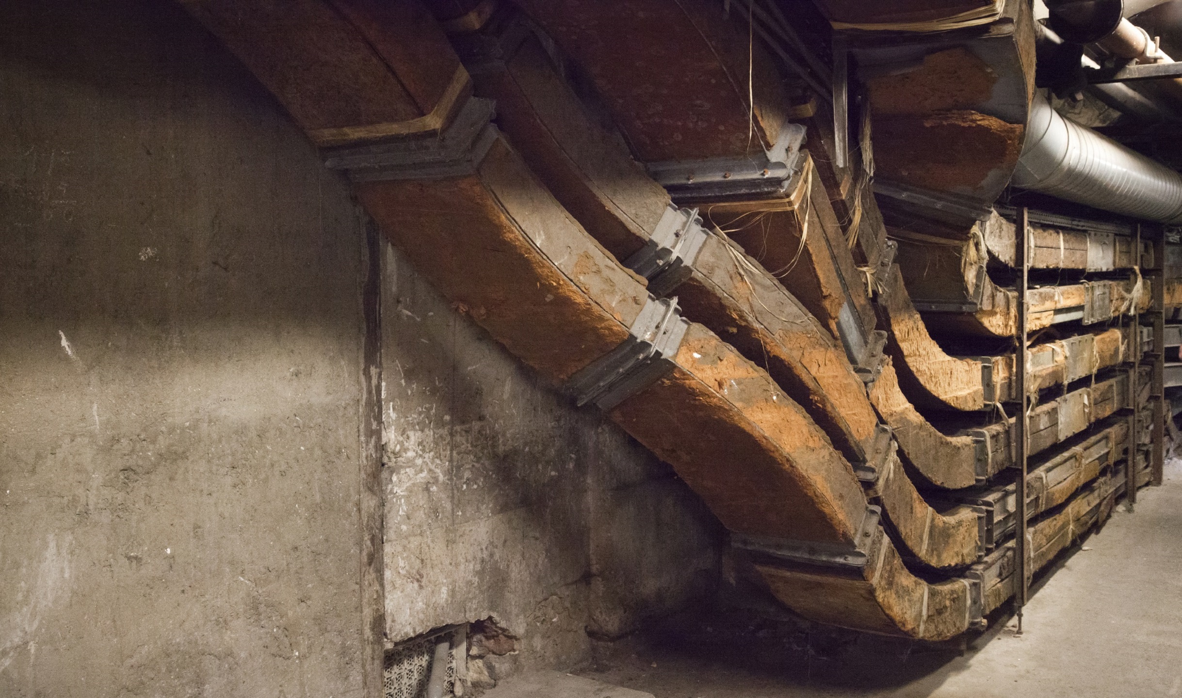 Réseau de gaines dans le sous-sol de l'Hôtel de Ville